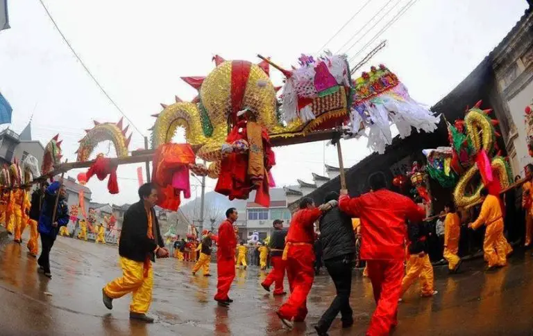 Ban Deng Long: Chinese Bench Dragon Dance